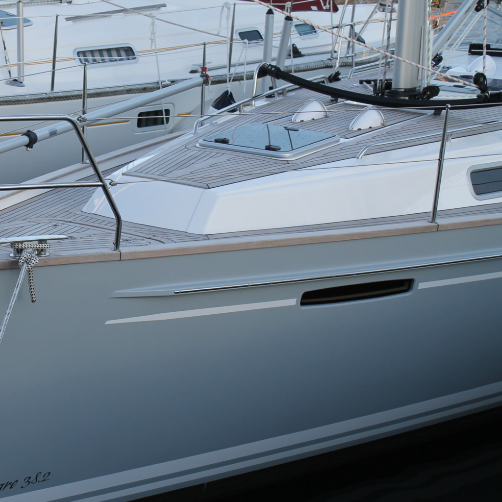 rub rail - Saare Yachts